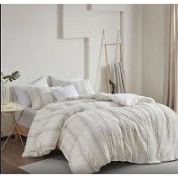 Clean Spaces | Bedding | Clean Spaces Plaza 5 Pc Twin Xl Comforter Set ...